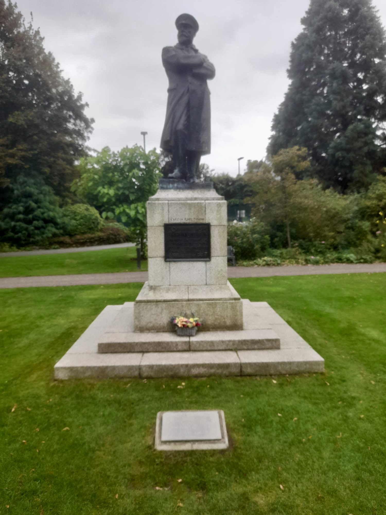 WHY IS THE TITANIC CAPTAIN’S STATUE IN landlocked LICHFIELD ...